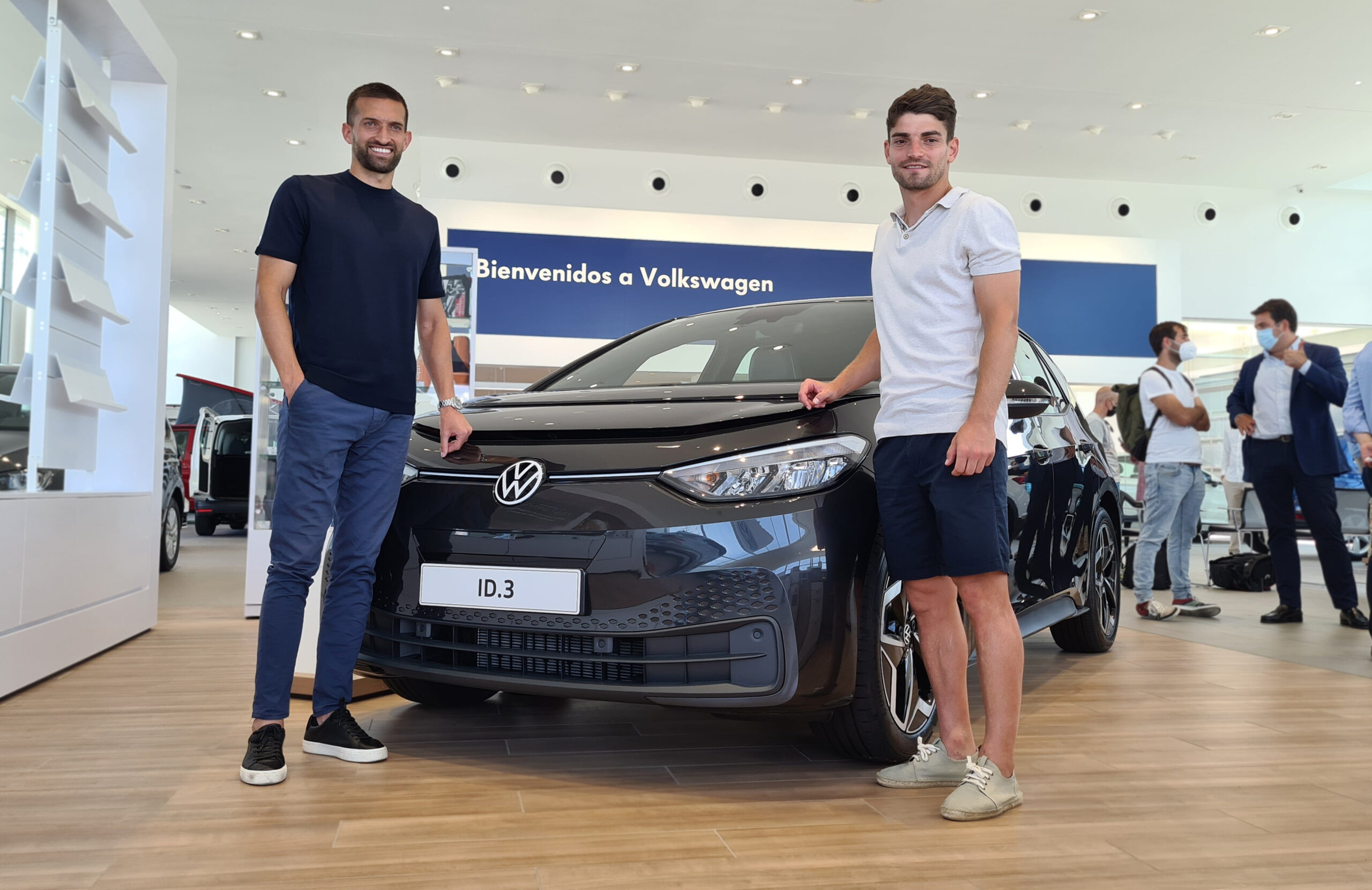 Presentamos en Ural Motor a los nuevos defensas del Burgos CF: Fran ...